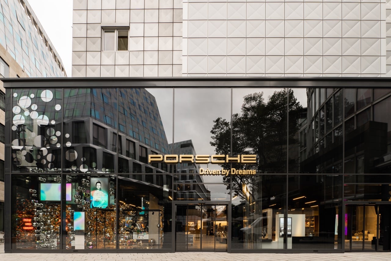 Porsche eröffnet ersten Markenstore in Stuttgart